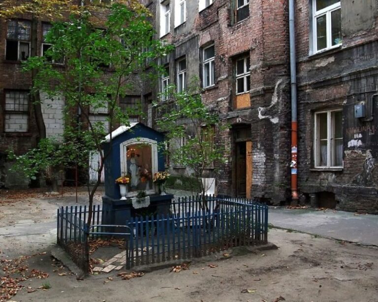 Warsaw City Full-Day Private Panoramic Car & Walking Tour - The Value of a Private, Guided Experience