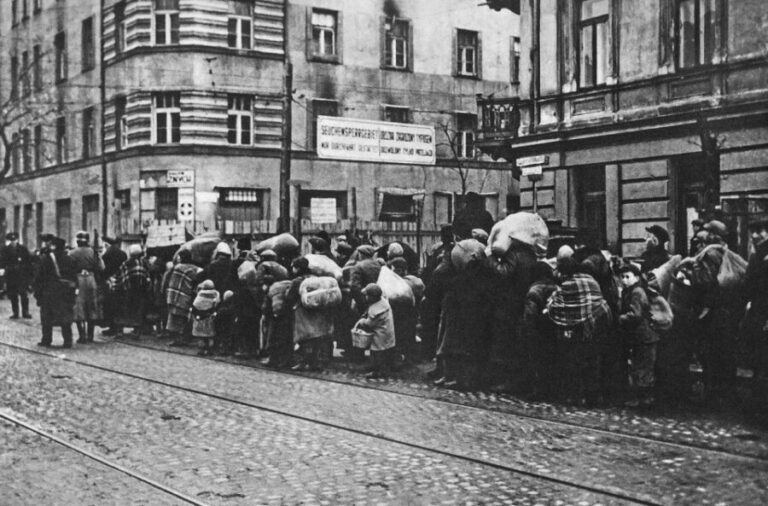 Warsaw Daily Jewish Ghetto Guided Tour with Jewish Cemetery - A Closer Look at the Itinerary