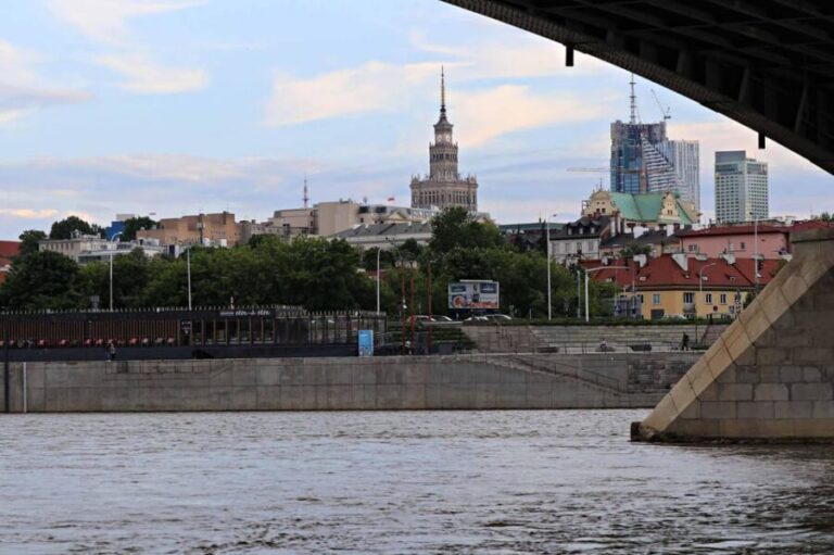 Warsaw: Vistula River Cruise with Your Music & City Views - FAQ