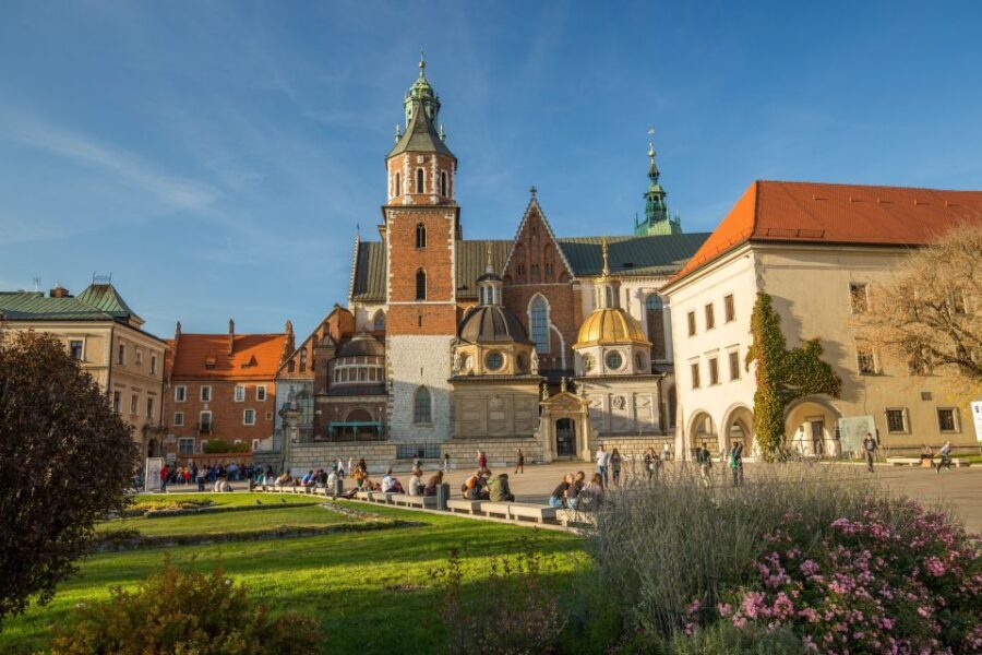 Wawel Castle and Cathedral Guided Tour - Exploring the Wawel Castle and Cathedral Guided Tour