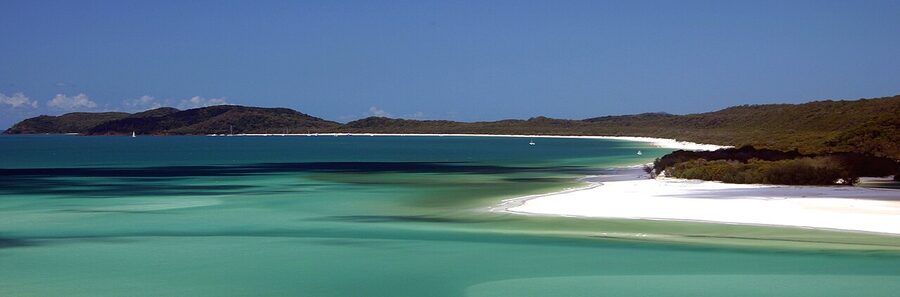 Tour boat arrival at Whitehaven Beach