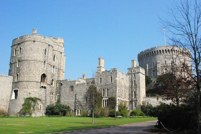 Windsor Castle & Hampton Court Palace, Private Tour Including entry pass - FAQs