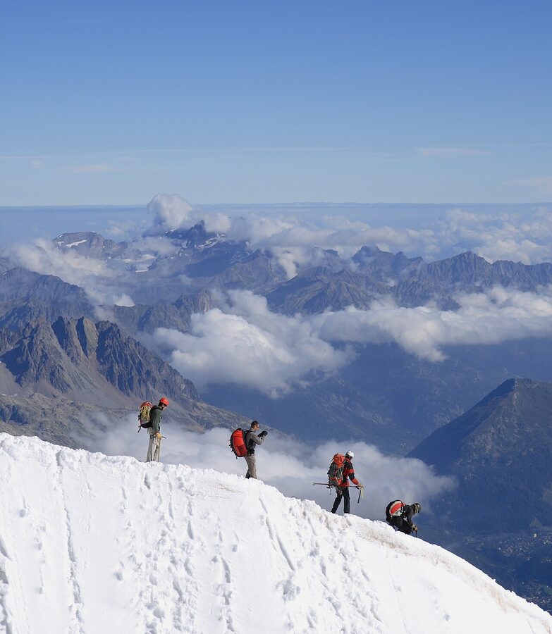 Mountaineers on the snow ridge below Aiguille du Midi station