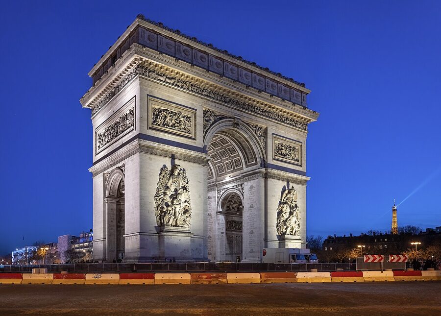 Arc de Triomphe de l'Etoile illuminated at night in Paris