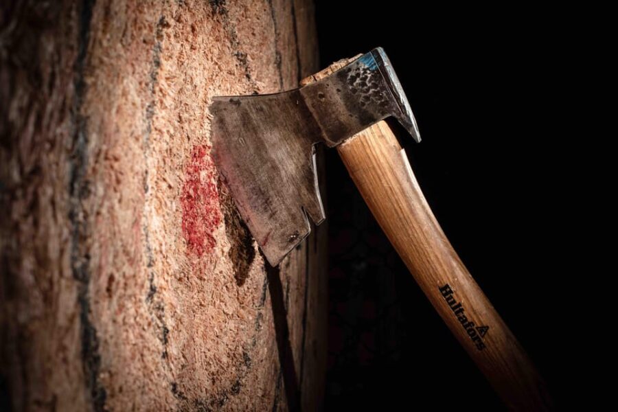 WOODCUTTER - AXE THROWING & BAR EXPERIENCE IN FRANKFURT - The Sum Up