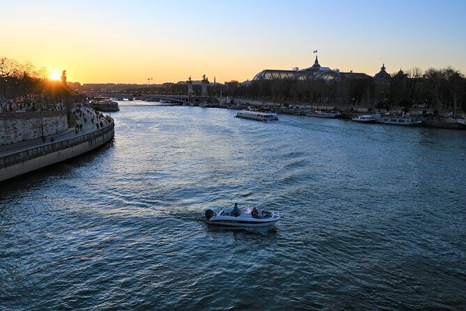 Your Private boat Captain Guide Explore Historical Paris - FAQs