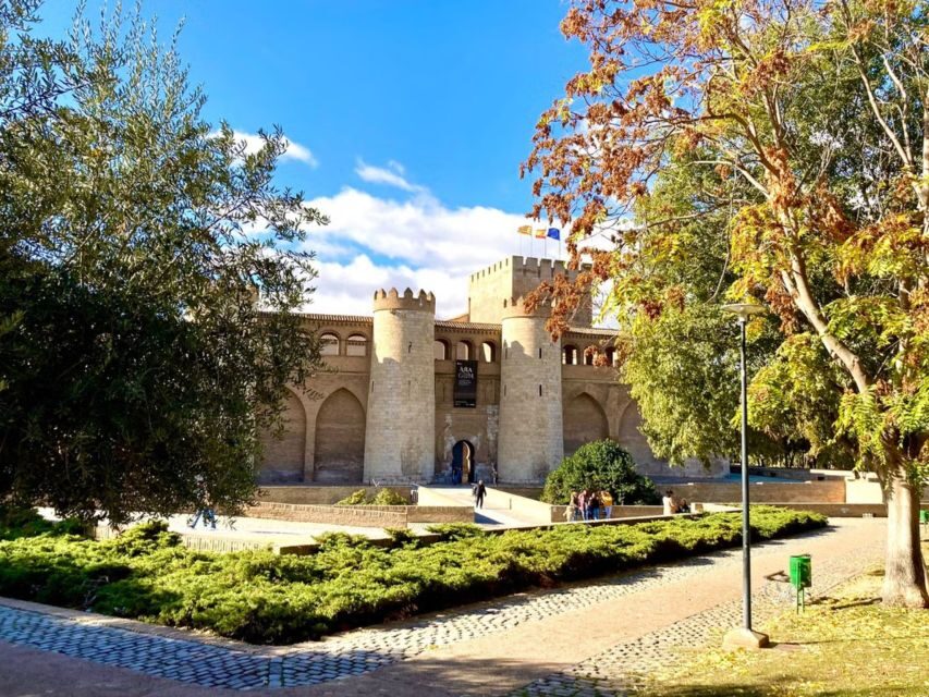 Zaragoza: Aljafería Palace guided tour in Spanish - FAQs