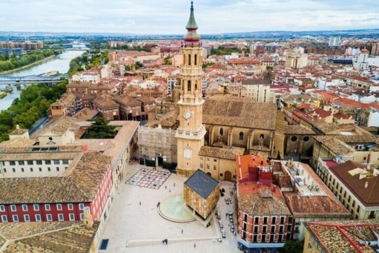 Zaragoza : Private Custom Walking Tour with a Local Guide - What to Expect from the Tour