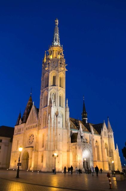 2 Hours Buda Castle Walking Tour - Walk with a Historian - Detailed Breakdown of the Itinerary