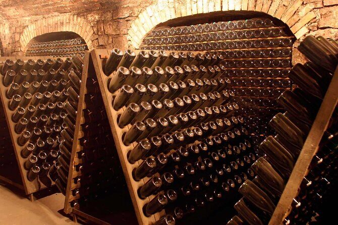3 Italian sparkling wines and how to distinguish them: Prosecco, Franciacorta.. - The Wines: What Youll Taste and Learn