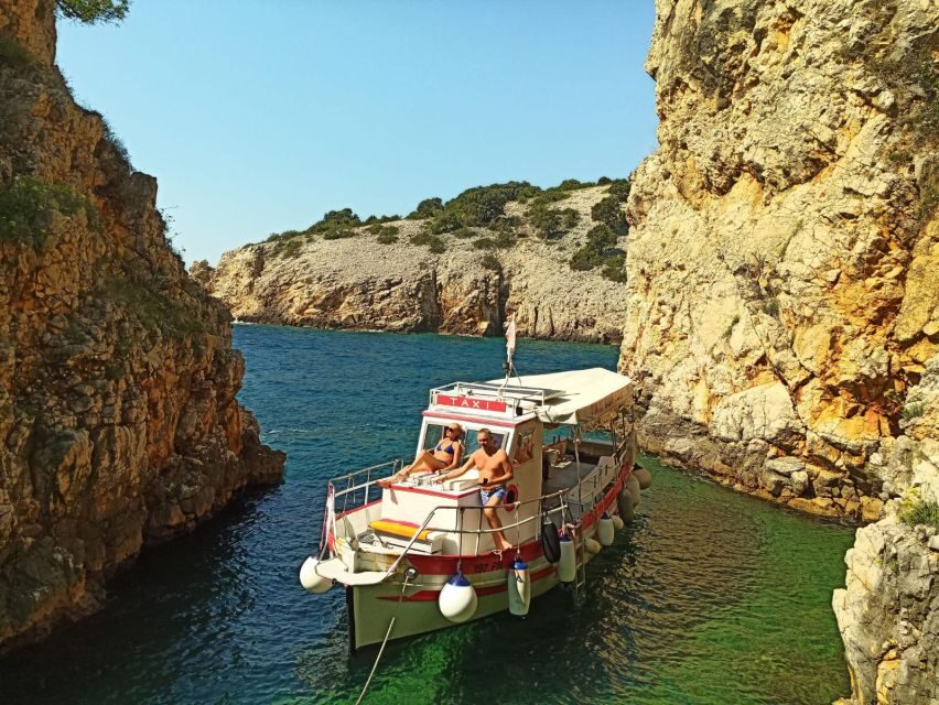 5h Plavnik Island: Swim & Snorkel with Capt. Bobo (Public) - Approaching Plavnik Island and First Swim