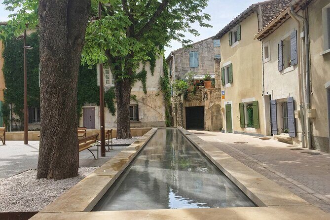 A day in Provence: Les Baux de Provence, Saint Rémy and more - Transportation and Guides: Why They Matter