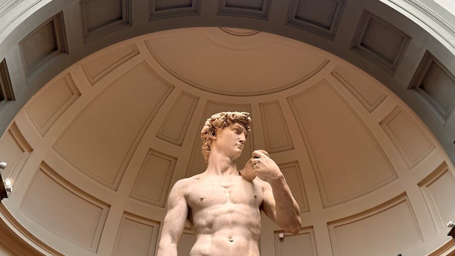 David inside the Tribuna with the dome above