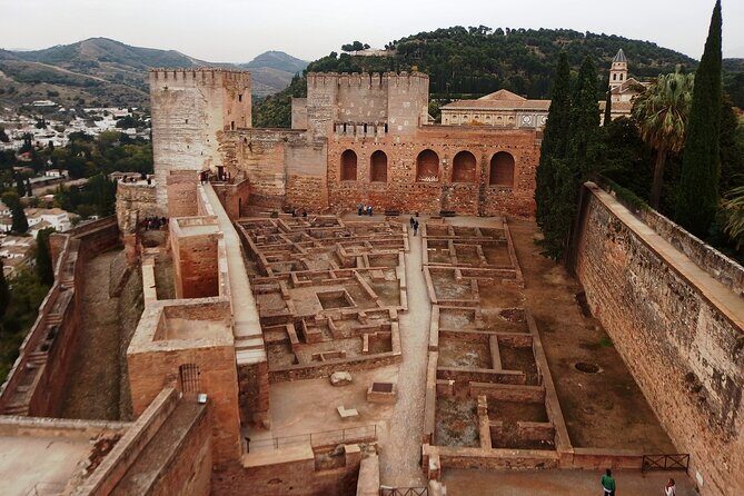 Alhambra and Albaicin Private Day Trip from Malaga - What Makes This Tour Stand Out?
