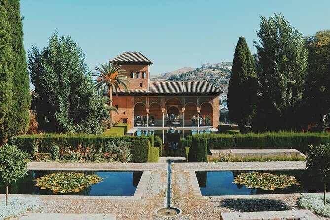 Alhambra Gardens, Generalife and Alcazaba Tickets & Local Guide - Detailed Review of the Tour