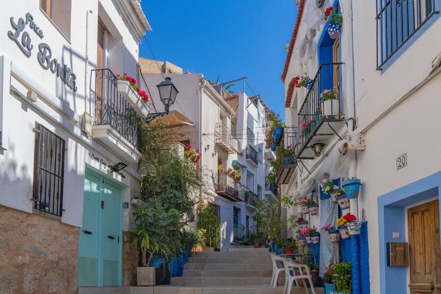 Charming alleyway in Alicante El Barrio old town