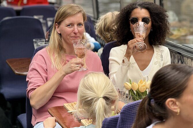 Amsterdam Classic Canal Cruise with Live Guide and Two Drinks - Who Will Love This Tour?