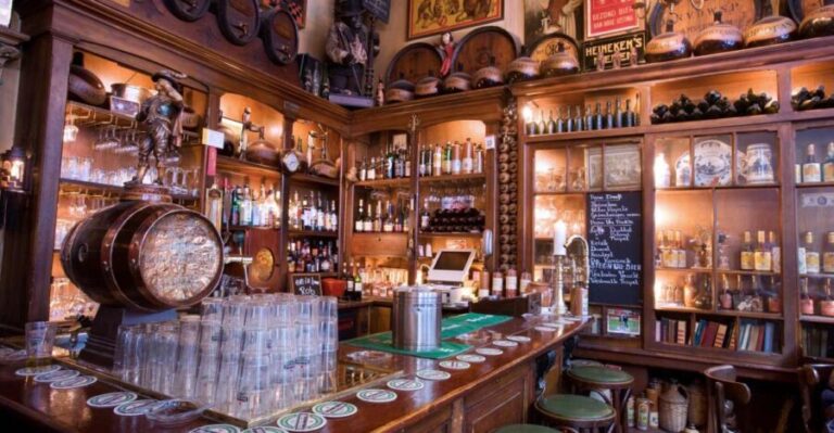 Amsterdam: Exclusive Red Light District Tour and Drink - Discovering the Red Light District with a Local Guide