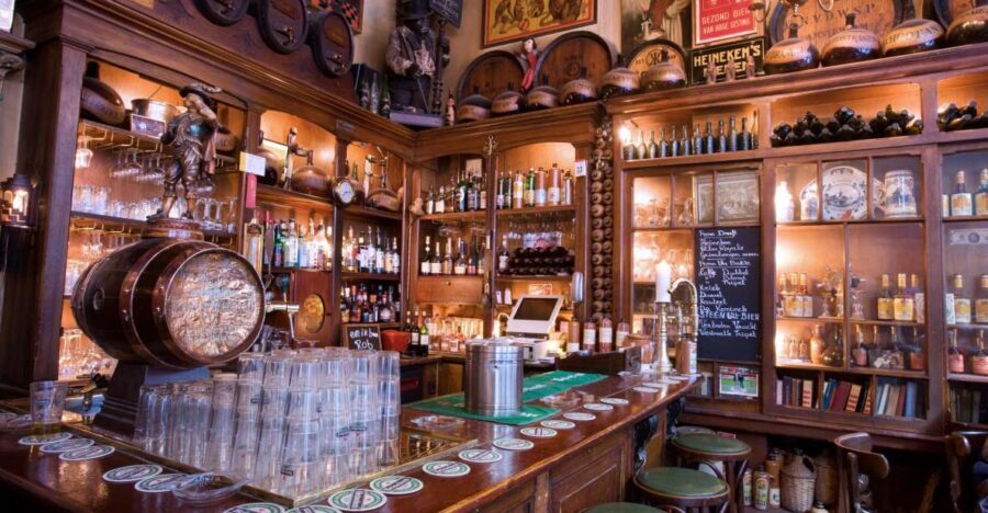 Amsterdam: Exclusive Red Light District Tour and Drink - Discovering the Red Light District with a Local Guide