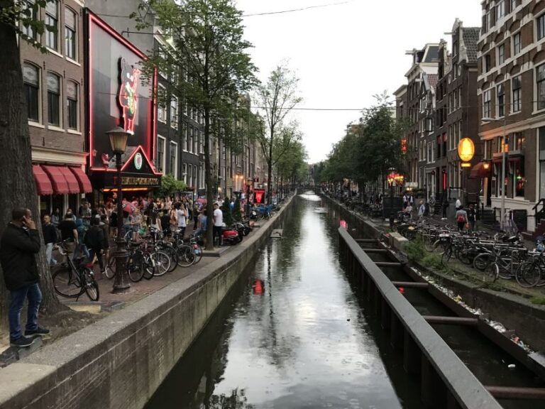 Amsterdam: Introduction walking tour - The Authenticity and Value of the Tour