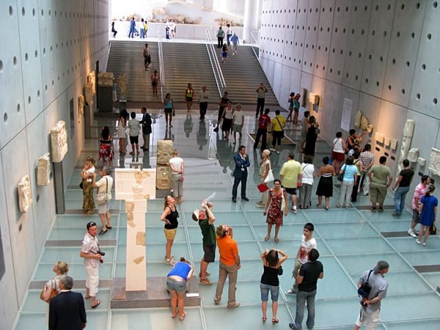 Athens Private Sightseeing Minibus Tour with Lunch - Historic Landmarks and Cultural Insights