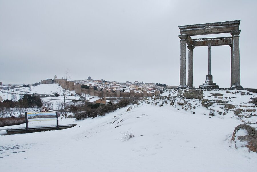 Cuatro Postes viewpoint with Avila walls in winter