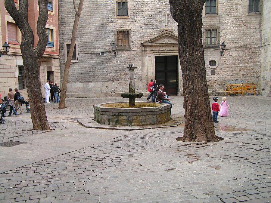 Placa de Sant Felip Neri Barcelona quiet square with church and tree