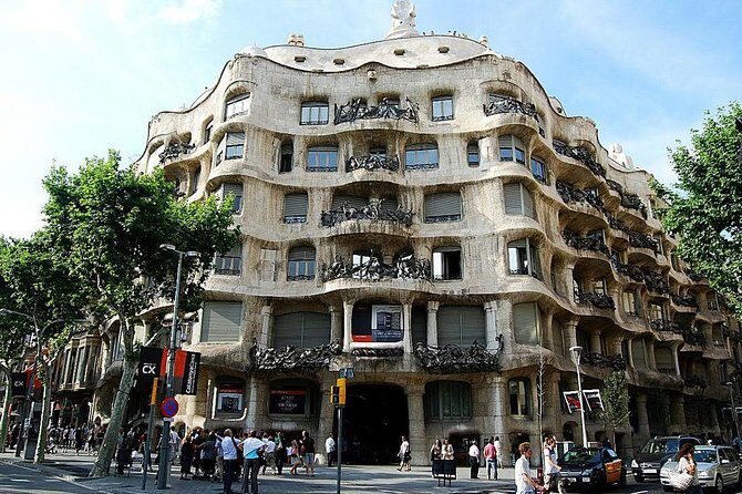 Barcelona Private Walking Tour with Skip the Line La Pedrera and Casa Batllo - Why This Tour Stands Out