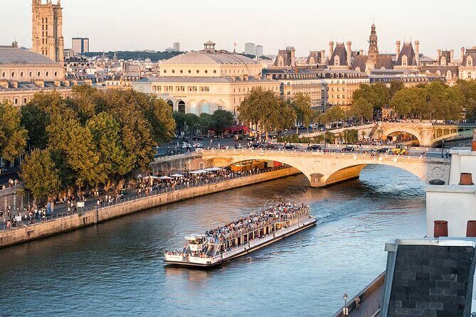 Bateaux Mouches Seine River 1 Hour Sightseeing Cruise - The Itinerary in Detail