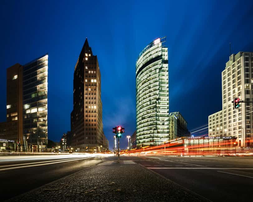 Berlin: City tour at night with illuminated sights - Detailed Breakdown of the Itinerary