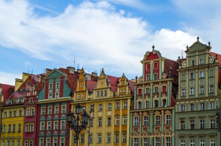 Bike Tour of Wroclaw Old Town, Top Attractions and Nature - Authenticity and Local Flavor