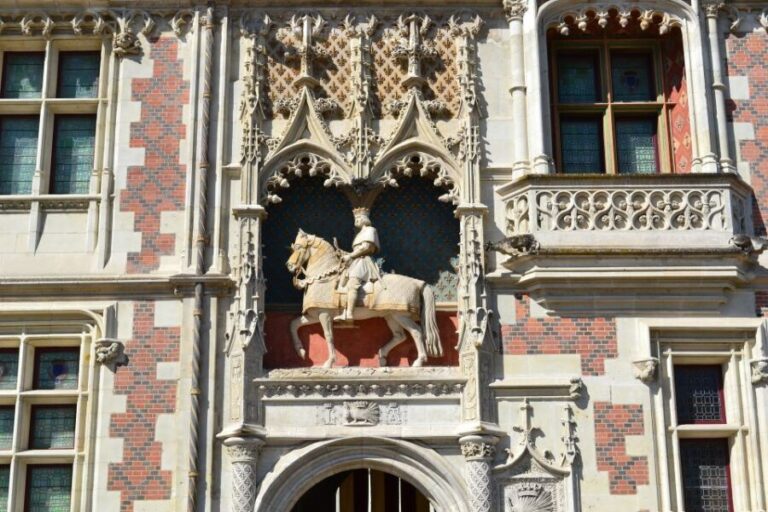 Blois: Private Tour of Blois Castle with Entry Tickets - The Experience in Detail