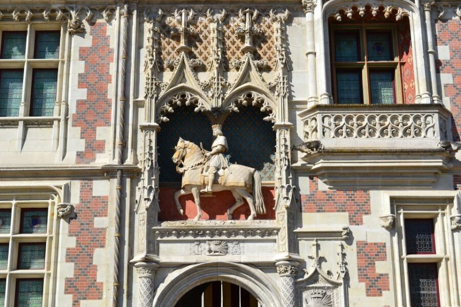 Blois: Private Tour of Blois Castle with Entry Tickets - The Experience in Detail