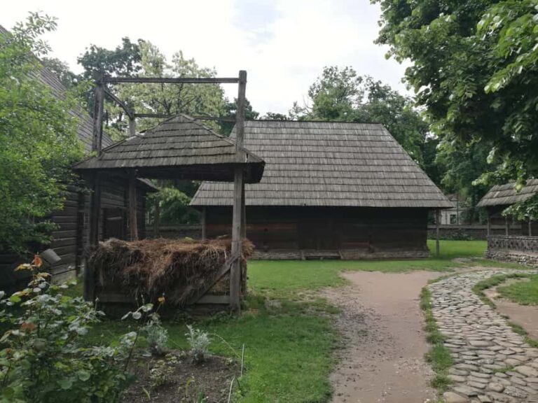Bucharest city tour: Village Museum visit & Panormaic tour - What Makes This Tour Stand Out?