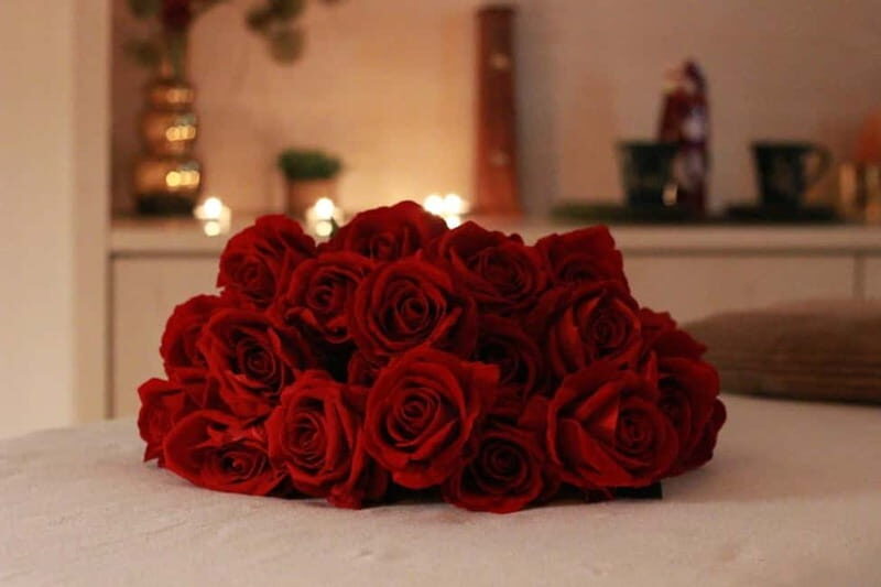 BUDAPEST, Day Spa : Couples Massage with Roses Bubble Bath - What Makes This Experience Stand Out?