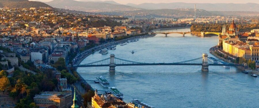 Budapest: Half-Day Highlights Small Group Private Tour - A Detailed Breakdown of the Itinerary