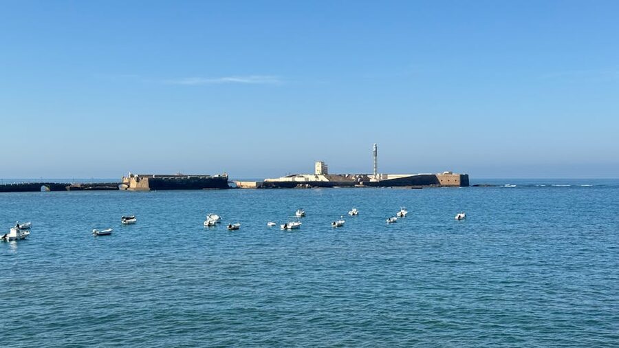 Castillo de San Sebastian with boats at La Caleta