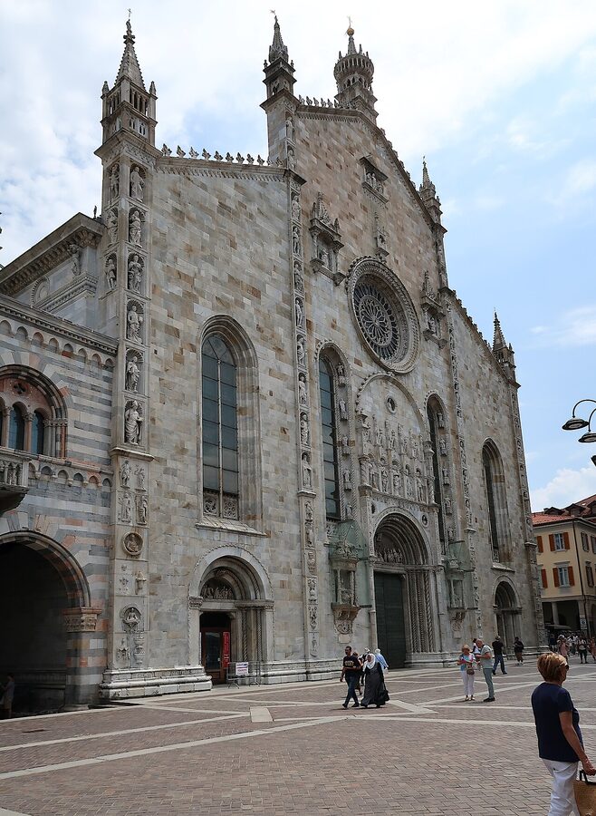 West facade of the Como Cathedral with white marble and rose window