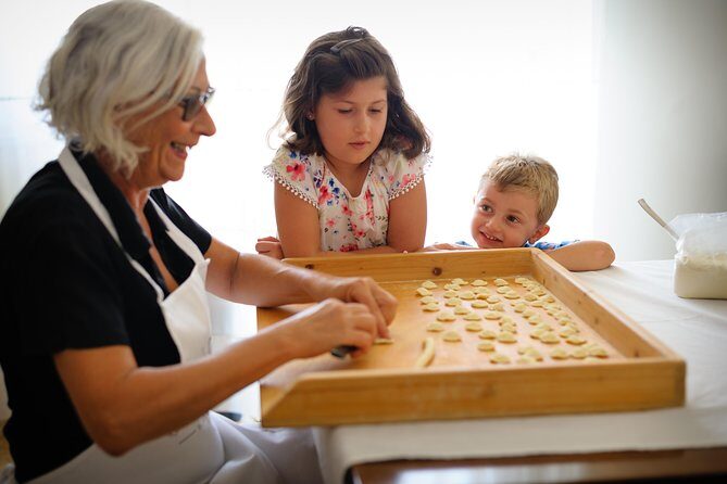 Cesarine: Market Tour & Home Cooking Class in Bari - Who Would Enjoy This Tour?
