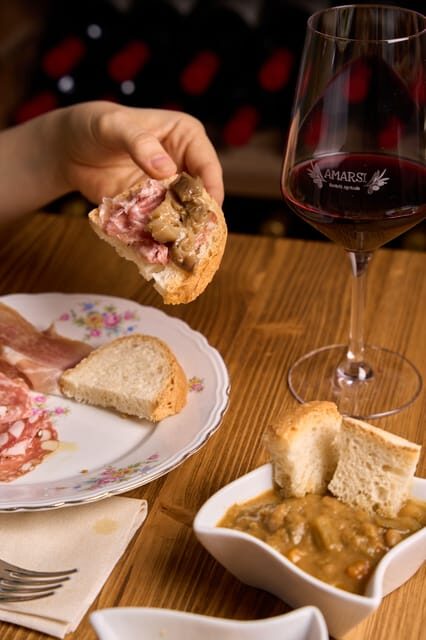 Chianni: wine and oil tasting with lunch or dinner - An In-Depth Look at the Chianni Wine and Oil Tasting Tour