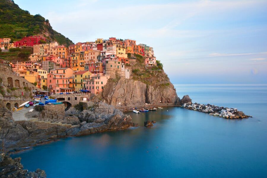 Manarola colourful houses on the cliffs in Cinque Terre