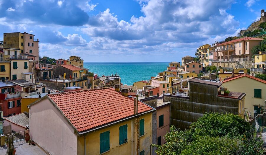 Vernazza pastel buildings overlooking the sea