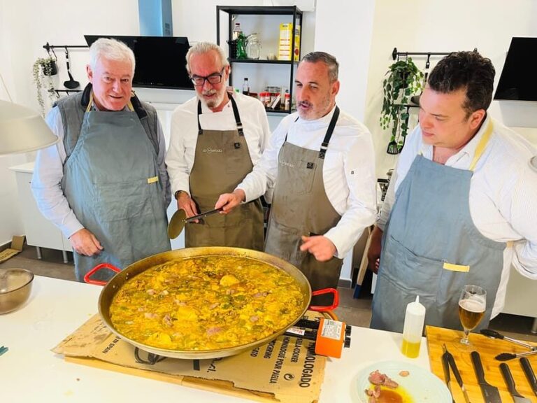 Class of Valencian Paella with welcome drinks and tapas - Authenticity and Value: What to Expect