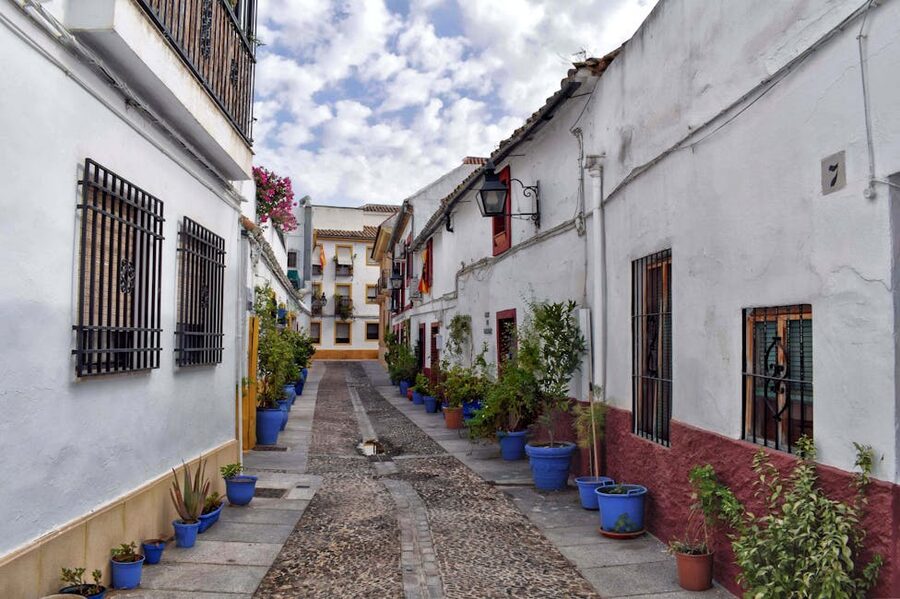 Whitewashed alley in Cordoba