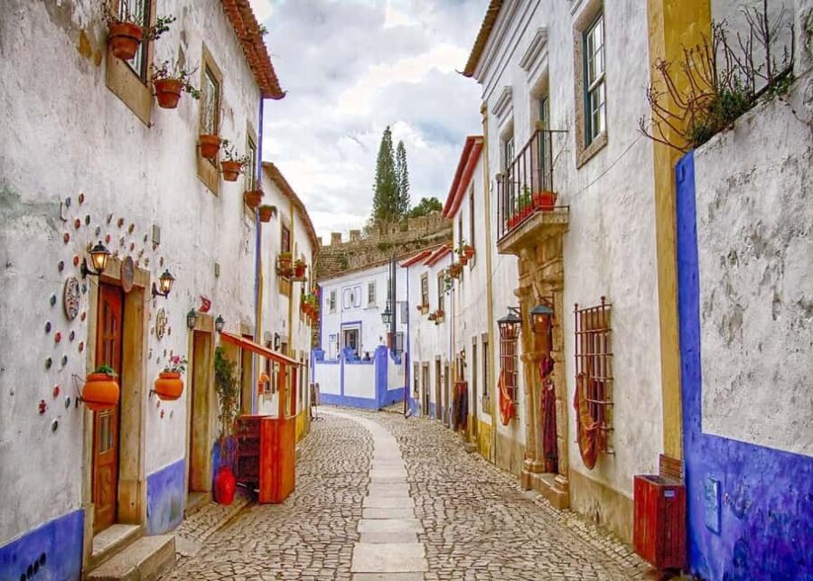 De Lisboa: Óbidos & Nazaré Giant Waves, Ginja & Small Group - What Makes This Tour Stand Out?