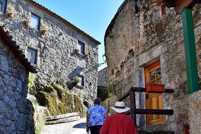 Discovering the historic village of Monsanto - What the tour includes and excludes