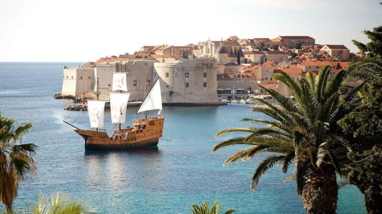 Dubrovnik: Old City Walking Tour with a FREE Polaroid Photo - Practical Details & Tips