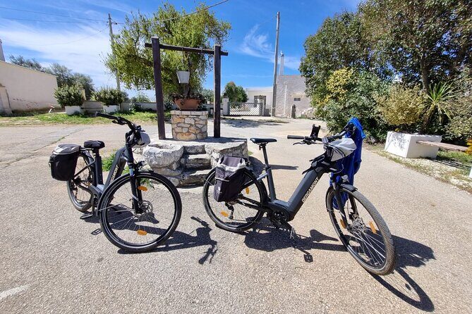 E-bike tour Martina Franca e Locorotondo and visit a dairy - Cycling in the Itria Valley