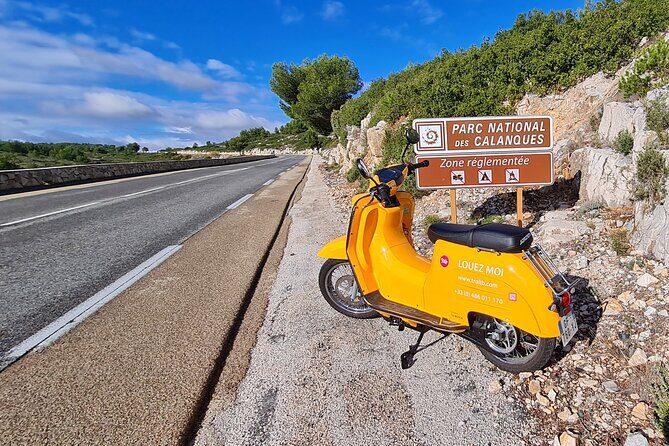 E-motorbike virtual guided tour in Marseille - The Scooter and Equipment