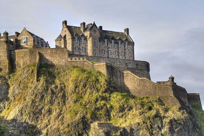 Edinburgh Castle Guided Walking Tour in English - The Itinerary Breakdown